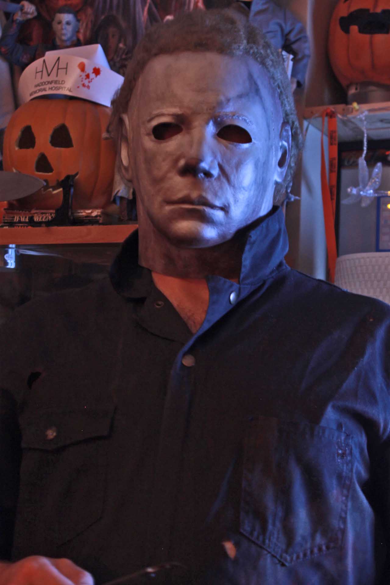 NEW worn H2SM/Benny Mask & Costume shots - General Discussion - Michael ...