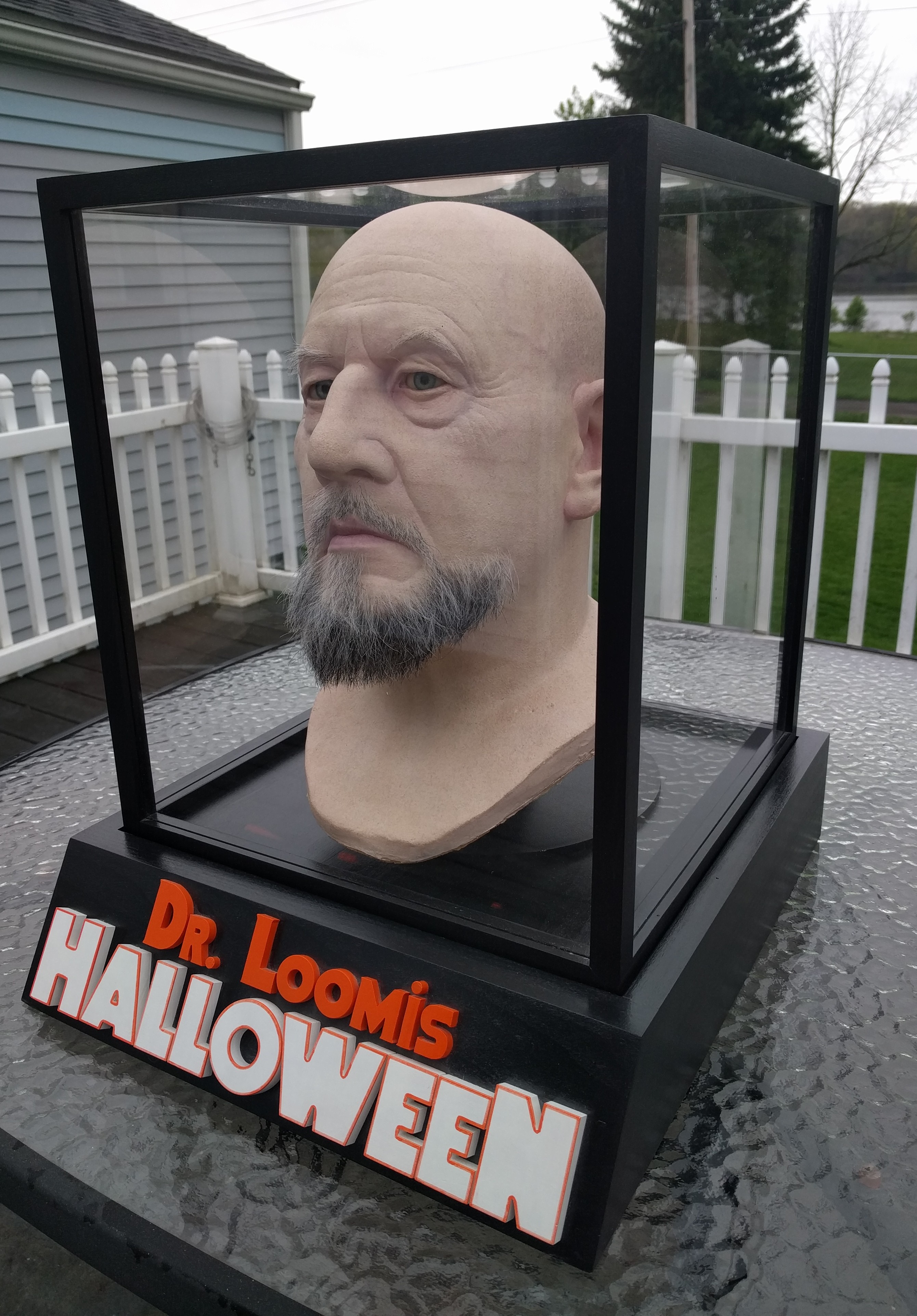 New Score Kreationx Loomis bust with case - General Discussion - Michael Myers forum